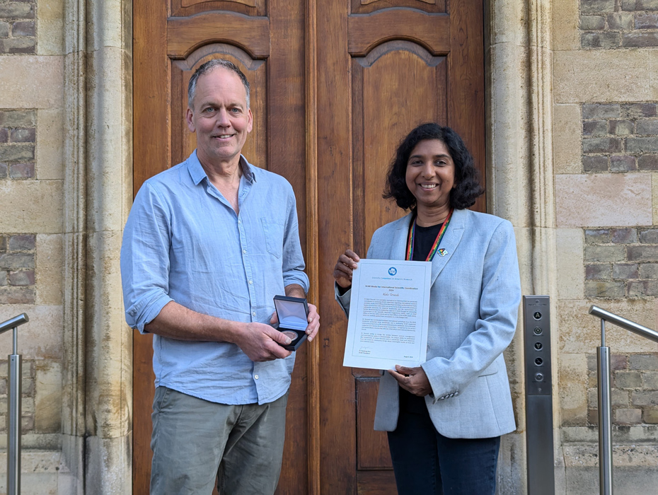 Dr Aleks Terauds and Prof Lloyd Peck FRS receive 2024 SCAR Medals in ...